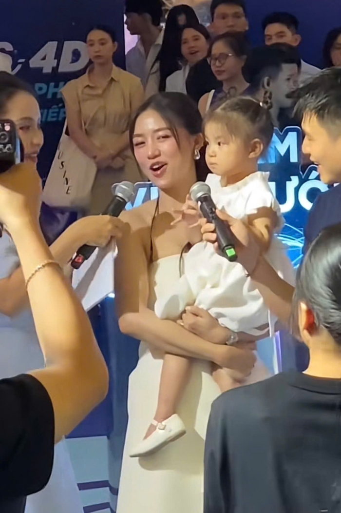 Làn sóng tẩy chay bố mẹ Pam Yêu Ơi lan rộng, chuyện gì đang xảy ra?